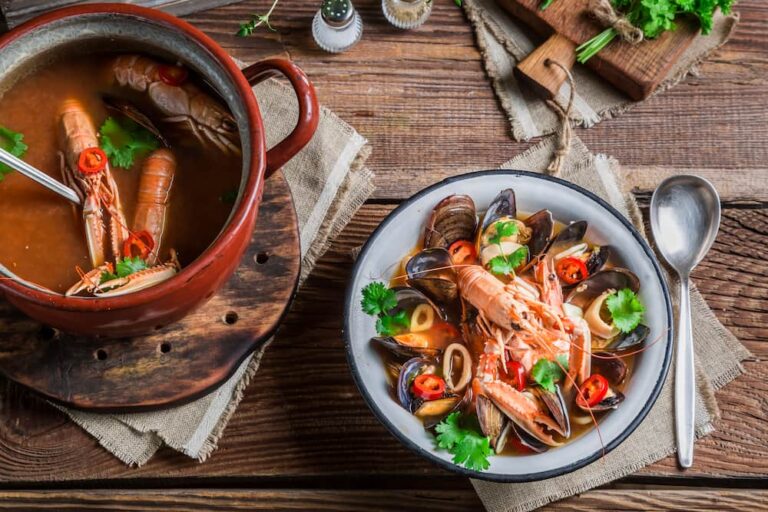Sopa de marisco casera fácil y sabrosa - Paulina Cocina